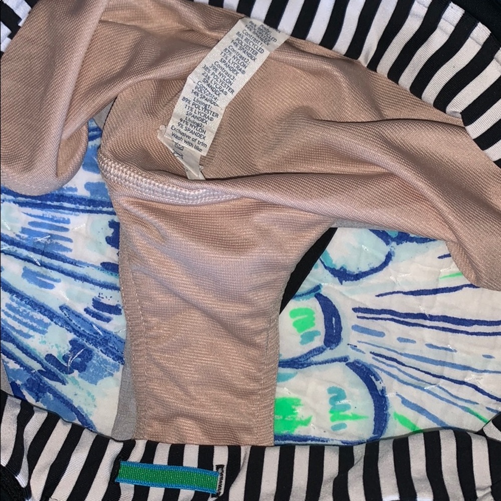 Lululemon Seawheeze Bugs Balls Speed Shorts Size 2 - Gem